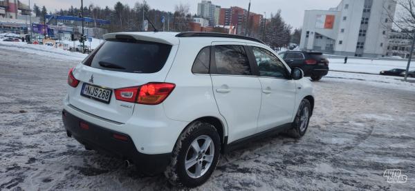 White Mitsubishi ASX 2011 in Vilnius, with an engine capacity of 1.80 L and mileage of 326 thousand km for 4600 €, photo 4 on AUTOMOTO.COM.LV