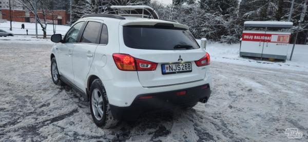 White Mitsubishi ASX 2011 in Vilnius, with an engine capacity of 1.80 L and mileage of 326 thousand km for 4600 €, photo 5 on AUTOMOTO.COM.LV