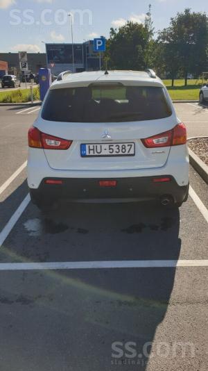 White Mitsubishi ASX 2011 in Riga, with an engine capacity of 1.60 L and mileage of 246 thousand km for 5200 €, photo 3 on AUTOMOTO.COM.LV