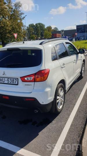 White Mitsubishi ASX 2011 in Riga, with an engine capacity of 1.60 L and mileage of 246 thousand km for 5200 €, photo 5 on AUTOMOTO.COM.LV
