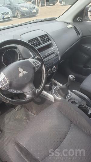 White Mitsubishi ASX 2011 in Riga, with an engine capacity of 1.60 L and mileage of 246 thousand km for 5200 €, photo 6 on AUTOMOTO.COM.LV