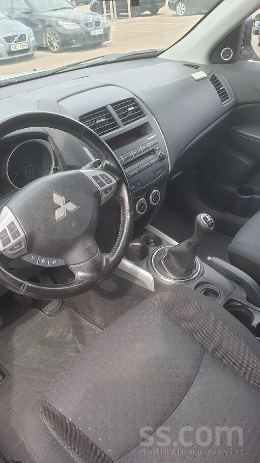 White Mitsubishi ASX 2011 in Riga, with an engine capacity of 1.60 L and mileage of 246 thousand km for 5200 €, photo 6 on AUTOMOTO.COM.LV
