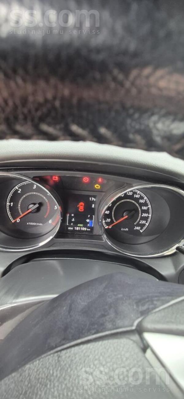 Balts Mitsubishi ASX 2012 Daugavpils, ar dzinēja tilpumu 1.80 L un nobraukumu 184 tūkst. km par 6500 €, foto 5 vietnē AUTOMOTO.COM.LV