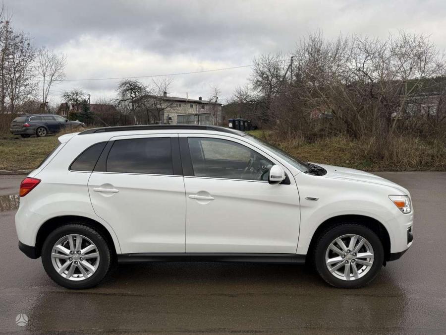White Mitsubishi ASX 2013 in Vilnius, with an engine capacity of 2.27 L and mileage of 153 thousand km for 5900 €, photo 4 on AUTOMOTO.COM.LV