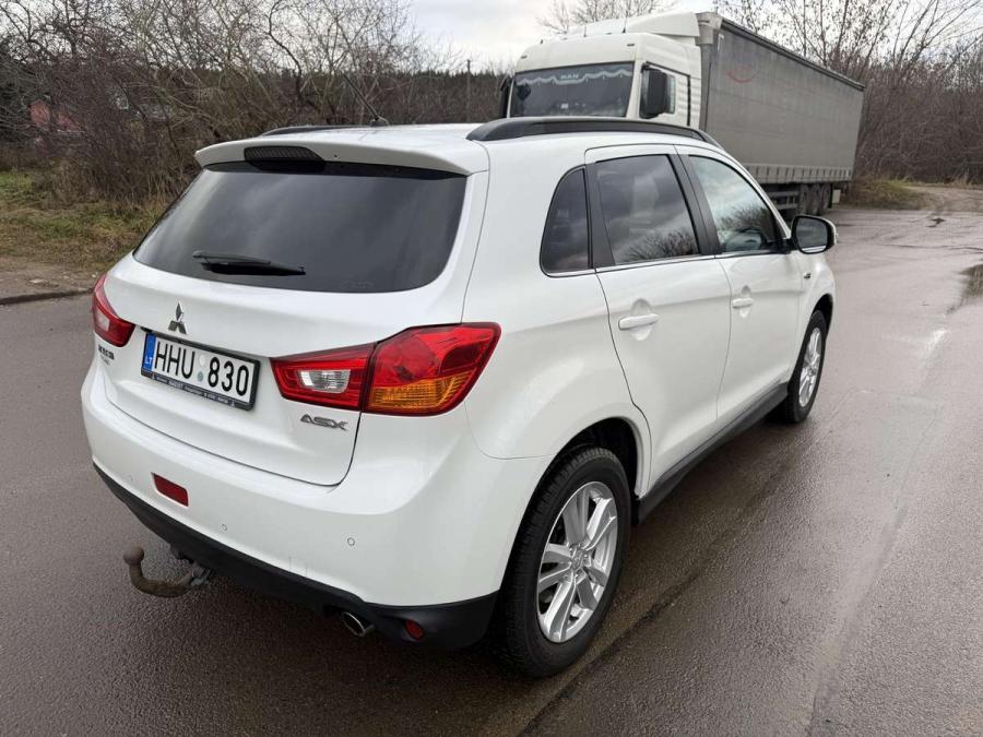 White Mitsubishi ASX 2013 in Vilnius, with an engine capacity of 2.27 L and mileage of 153 thousand km for 5900 €, photo 5 on AUTOMOTO.COM.LV