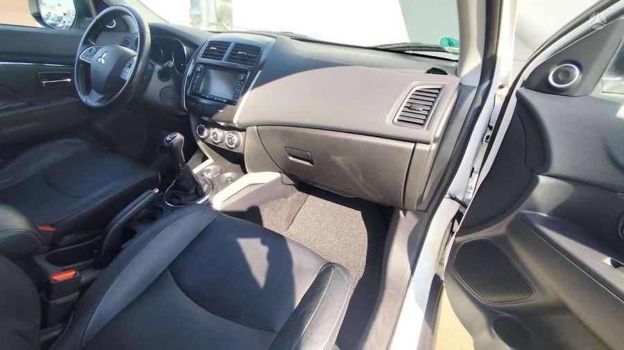 White Mitsubishi ASX 2014 in Kaunas, with an engine capacity of 1.60 L and mileage of 239 thousand km for 6950 €, photo 20 on AUTOMOTO.COM.LV