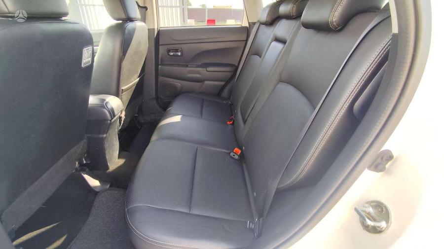 White Mitsubishi ASX 2014 in Kaunas, with an engine capacity of 1.60 L and mileage of 239 thousand km for 6950 €, photo 21 on AUTOMOTO.COM.LV