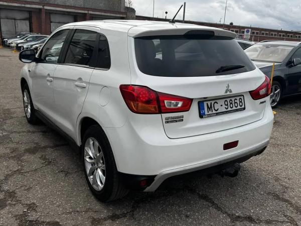 White Mitsubishi ASX 2015 in Daugavpils, with an engine capacity of 1.80 L and mileage of 161 thousand km for 7990 €, photo 4 on AUTOMOTO.COM.LV