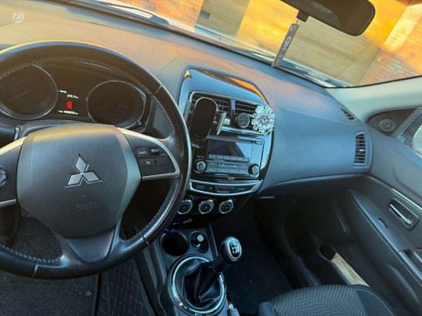 White Mitsubishi ASX 2015 in Kedainiai, with an engine capacity of 1.59 L and mileage of 73 thousand km for 8500 €, photo 6 on AUTOMOTO.COM.LV