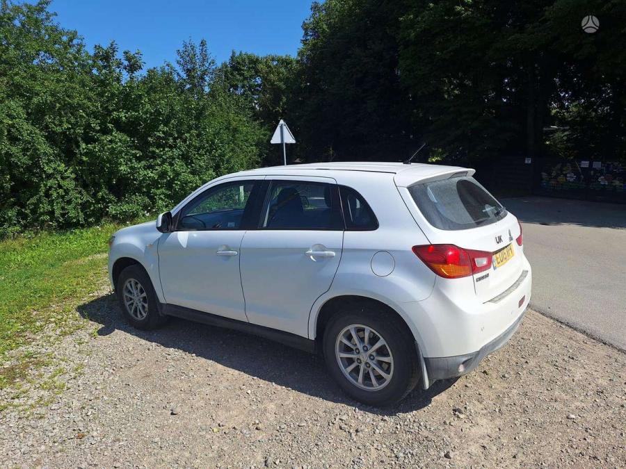 White Mitsubishi ASX 2016 in Klaipeda, with an engine capacity of 1.60 L and mileage of 110 thousand km for 1850 €, photo 5 on AUTOMOTO.COM.LV
