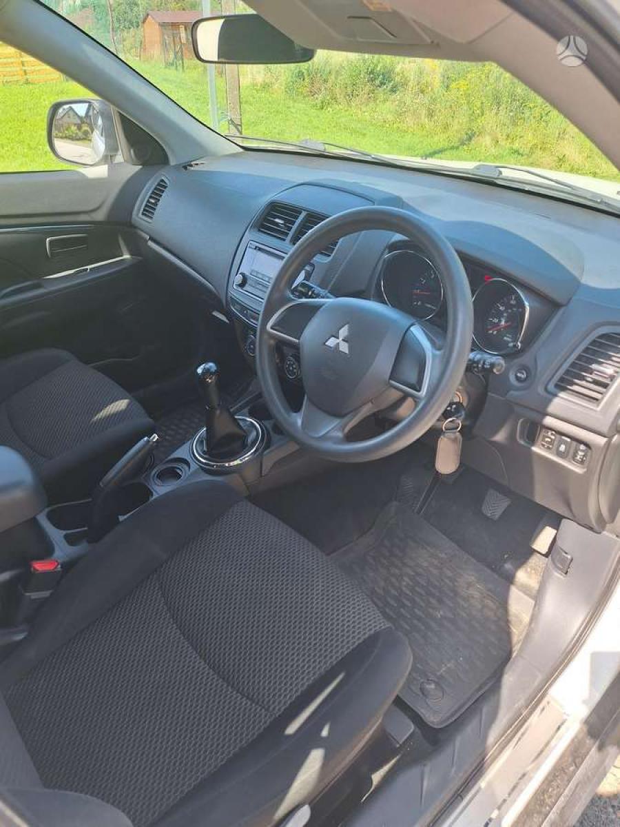 White Mitsubishi ASX 2016 in Klaipeda, with an engine capacity of 1.60 L and mileage of 110 thousand km for 1850 €, photo 9 on AUTOMOTO.COM.LV