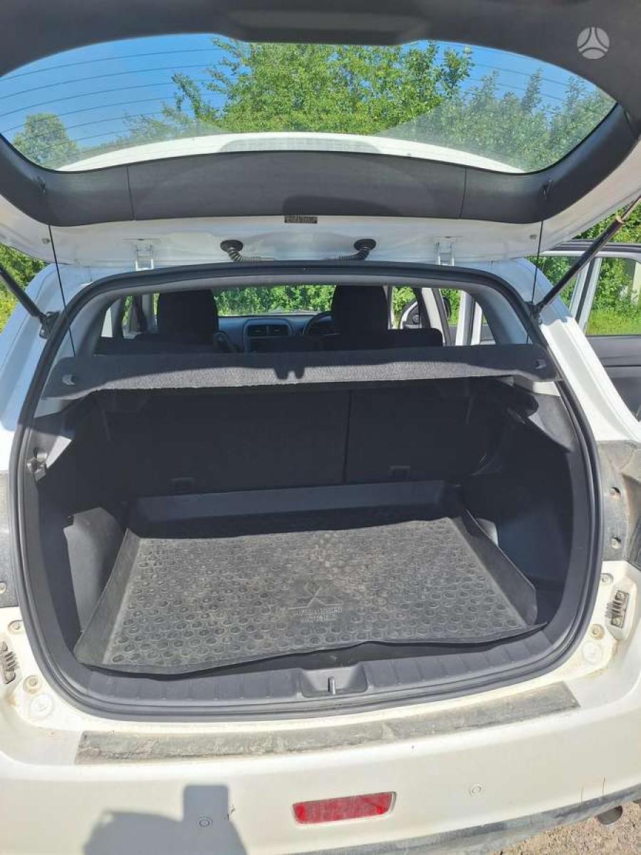 White Mitsubishi ASX 2016 in Klaipeda, with an engine capacity of 1.60 L and mileage of 110 thousand km for 1850 €, photo 13 on AUTOMOTO.COM.LV