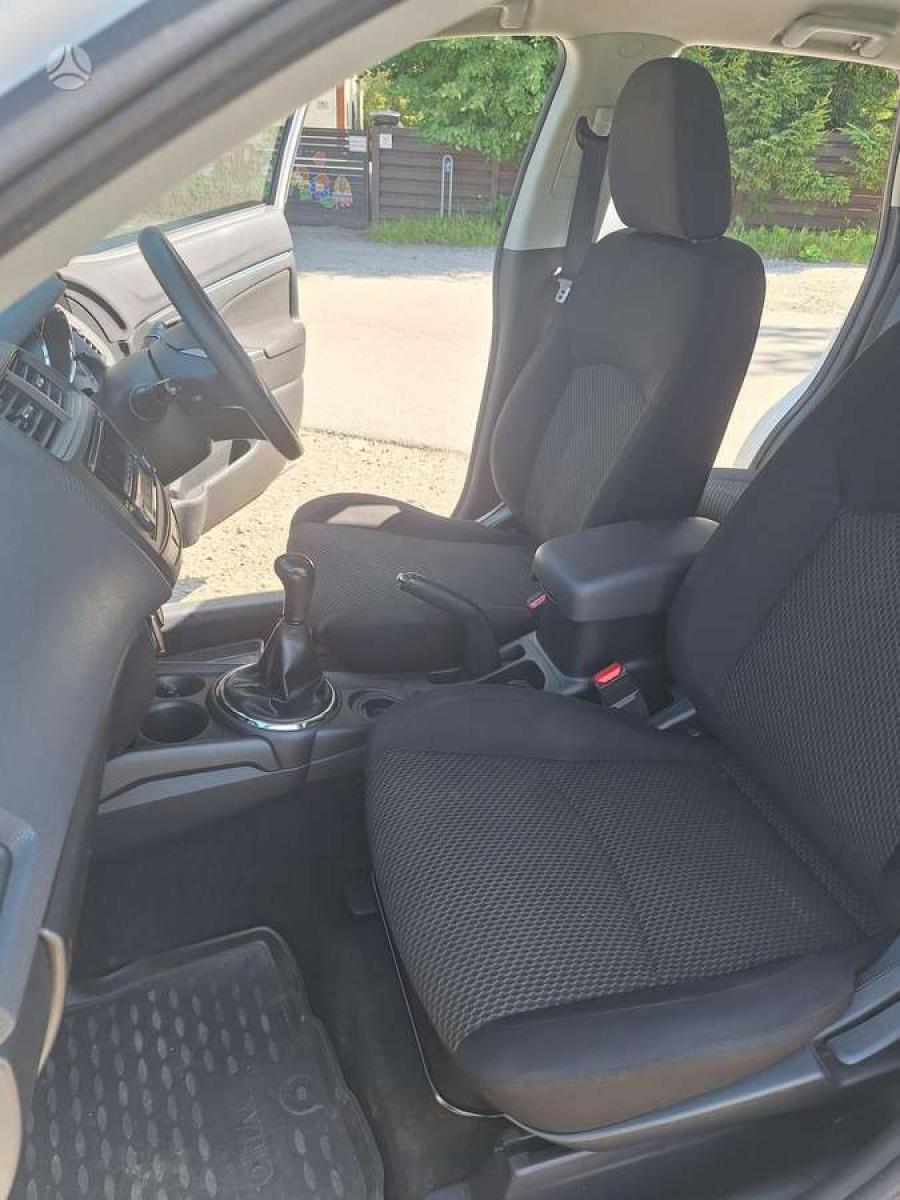 White Mitsubishi ASX 2016 in Klaipeda, with an engine capacity of 1.60 L and mileage of 110 thousand km for 1850 €, photo 17 on AUTOMOTO.COM.LV