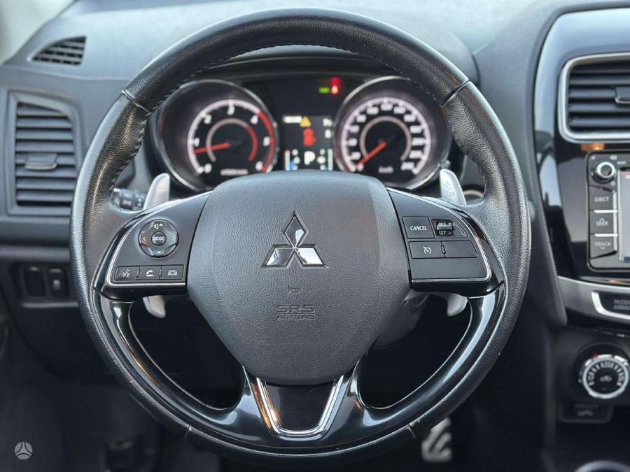 White Mitsubishi ASX 2017 in Vilnius, with an engine capacity of 2.27 L and mileage of 308 thousand km for 6700 €, photo 11 on AUTOMOTO.COM.LV