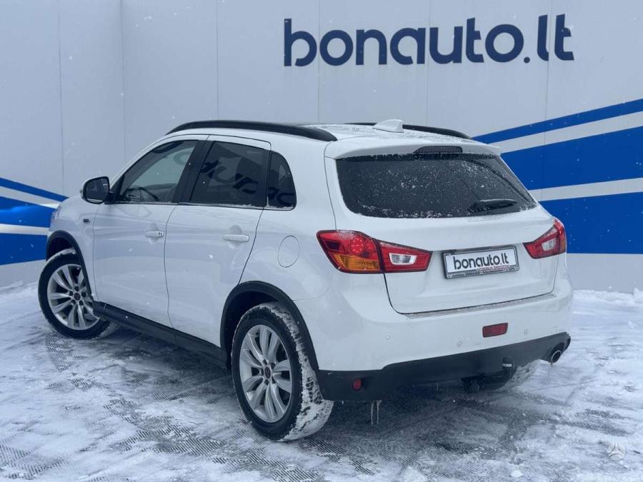 White Mitsubishi ASX 2017 in Kaunas, with an engine capacity of 2.27 L and mileage of 151 thousand km for 9700 €, photo 4 on AUTOMOTO.COM.LV