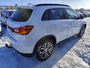 White Mitsubishi ASX 2017 in Utena, with an engine capacity of 2.30 L and mileage of 207 thousand km for 9850 €, photo 5 on AUTOMOTO.COM.LV