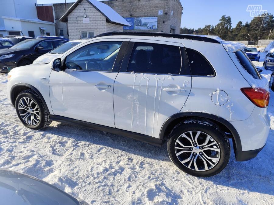 White Mitsubishi ASX 2017 in Utena, with an engine capacity of 2.30 L and mileage of 207 thousand km for 9850 €, photo 8 on AUTOMOTO.COM.LV