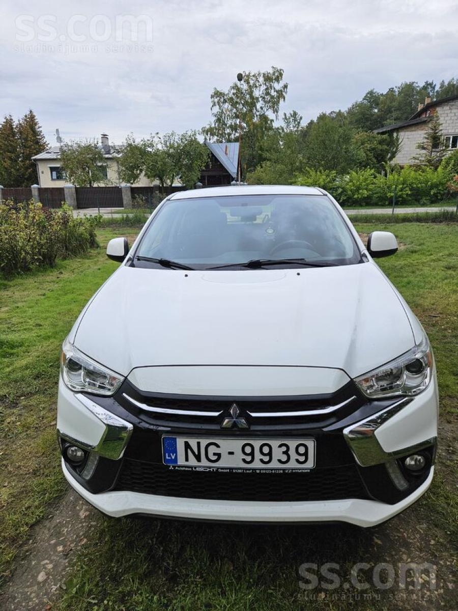 White Mitsubishi ASX 2019 in Riga, with an engine capacity of 1.60 L and mileage of 159 thousand km for 11000 €, photo 1 on AUTOMOTO.COM.LV