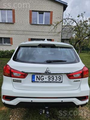 White Mitsubishi ASX 2019 in Riga, with an engine capacity of 1.60 L and mileage of 159 thousand km for 11000 €, photo 3 on AUTOMOTO.COM.LV