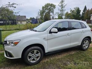 White Mitsubishi ASX 2019 in Riga, with an engine capacity of 1.60 L and mileage of 159 thousand km for 11000 €, photo 4 on AUTOMOTO.COM.LV