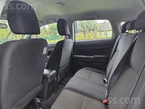 White Mitsubishi ASX 2019 in Riga, with an engine capacity of 1.60 L and mileage of 159 thousand km for 11000 €, photo 8 on AUTOMOTO.COM.LV