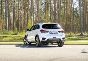 White Mitsubishi ASX 2020 in Riga, with an engine capacity of 2.00 L and mileage of 149 thousand km for 14990 €, photo 8 on AUTOMOTO.COM.LV
