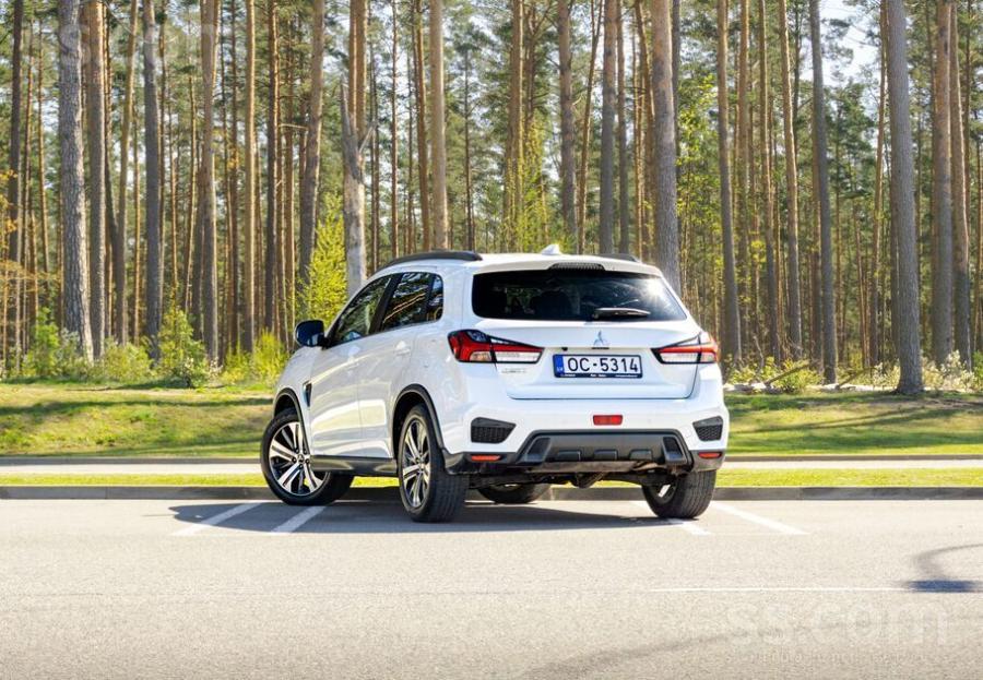 White Mitsubishi ASX 2020 in Riga, with an engine capacity of 2.00 L and mileage of 149 thousand km for 14990 €, photo 8 on AUTOMOTO.COM.LV