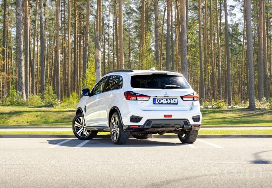 White Mitsubishi ASX 2020 in Riga, with an engine capacity of 2.00 L and mileage of 149 thousand km for 11590 €, photo 7 on AUTOMOTO.COM.LV