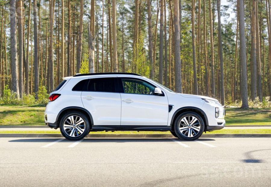 White Mitsubishi ASX 2020 in Riga, with an engine capacity of 2.00 L and mileage of 149 thousand km for 11590 €, photo 8 on AUTOMOTO.COM.LV