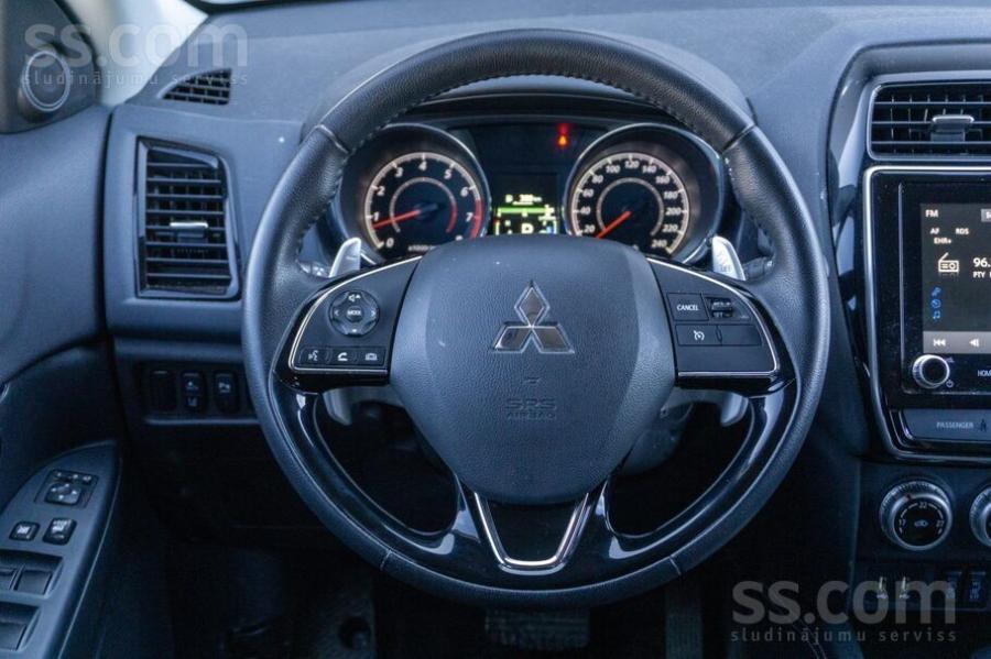 White Mitsubishi ASX 2020 in Riga, with an engine capacity of 2.00 L and mileage of 149 thousand km for 11590 €, photo 13 on AUTOMOTO.COM.LV