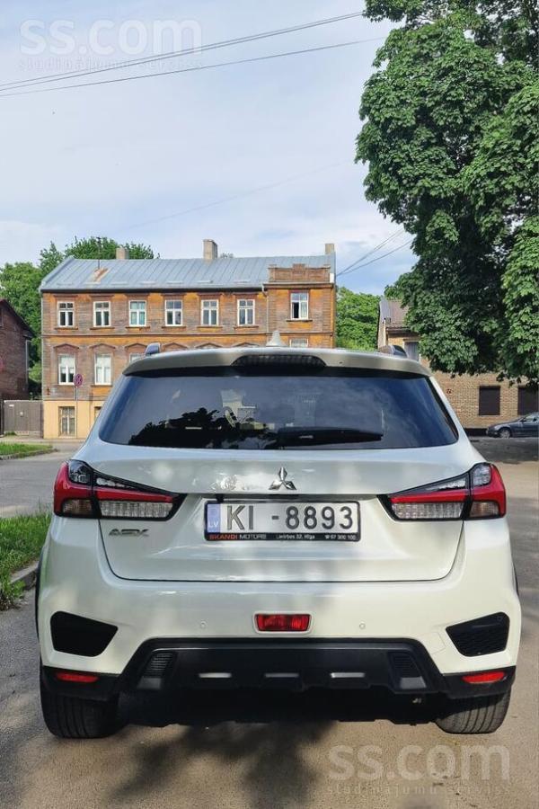 White Mitsubishi ASX 2021 in Riga, with an engine capacity of 2.00 L and mileage of 66 thousand km for 17600 €, photo 4 on AUTOMOTO.COM.LV