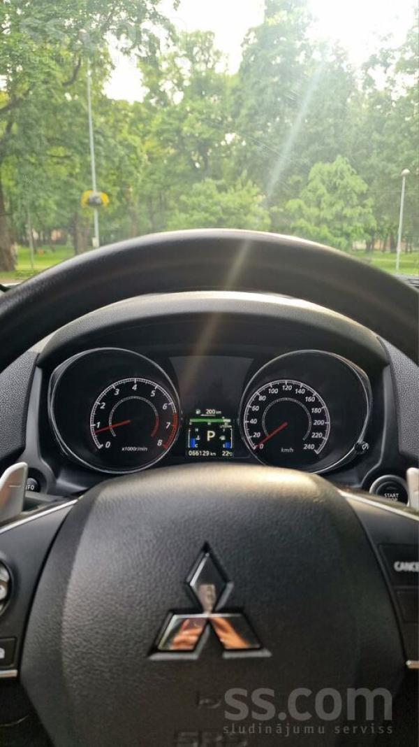 White Mitsubishi ASX 2021 in Riga, with an engine capacity of 2.00 L and mileage of 66 thousand km for 17600 €, photo 8 on AUTOMOTO.COM.LV