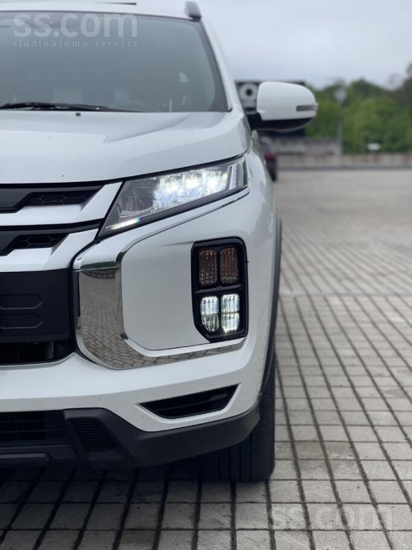White Mitsubishi ASX 2021 in Riga, with an engine capacity of 2.00 L and mileage of 60 thousand km for 18950 €, photo 8 on AUTOMOTO.COM.LV