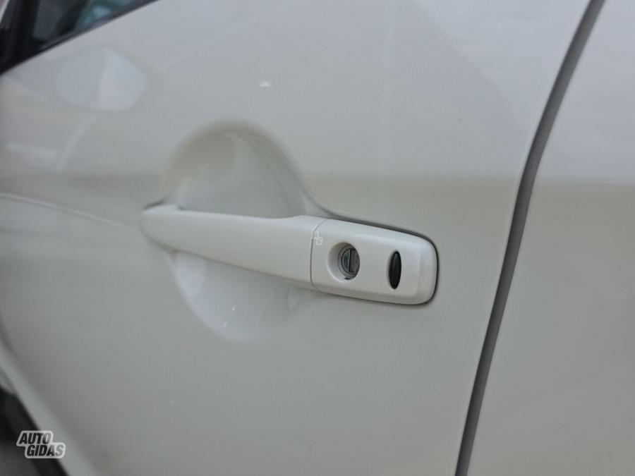 White Mitsubishi ASX 2021 in Klaipeda, with an engine capacity of 2.00 L and mileage of 63 thousand km for 18991 €, photo 27 on AUTOMOTO.COM.LV
