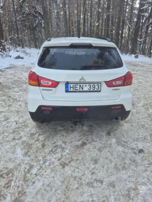 White Mitsubishi ASX 2010 in Vilnius, with an engine capacity of 1.80 L and mileage of 269 thousand km for 4499 €, photo 4 on AUTOMOTO.COM.LV