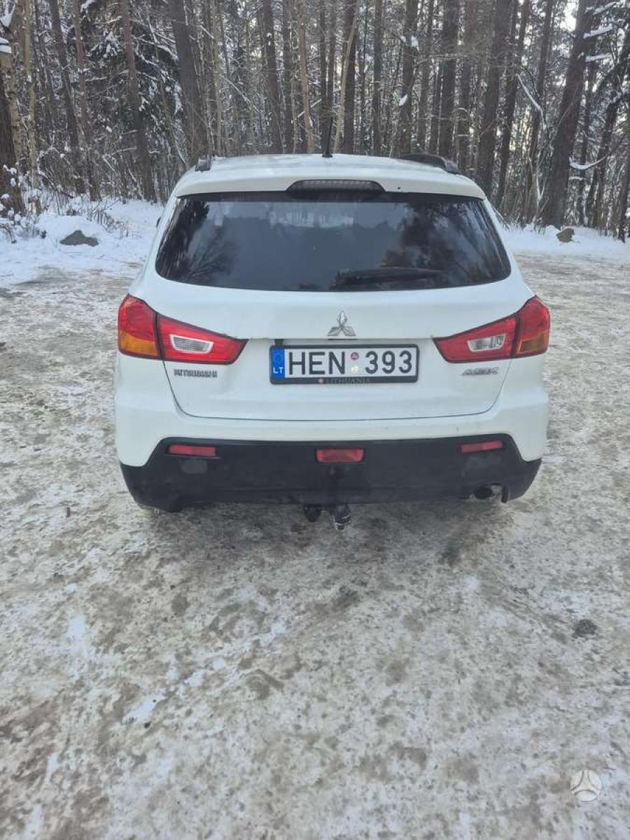 White Mitsubishi ASX 2010 in Vilnius, with an engine capacity of 1.80 L and mileage of 269 thousand km for 4499 €, photo 4 on AUTOMOTO.COM.LV