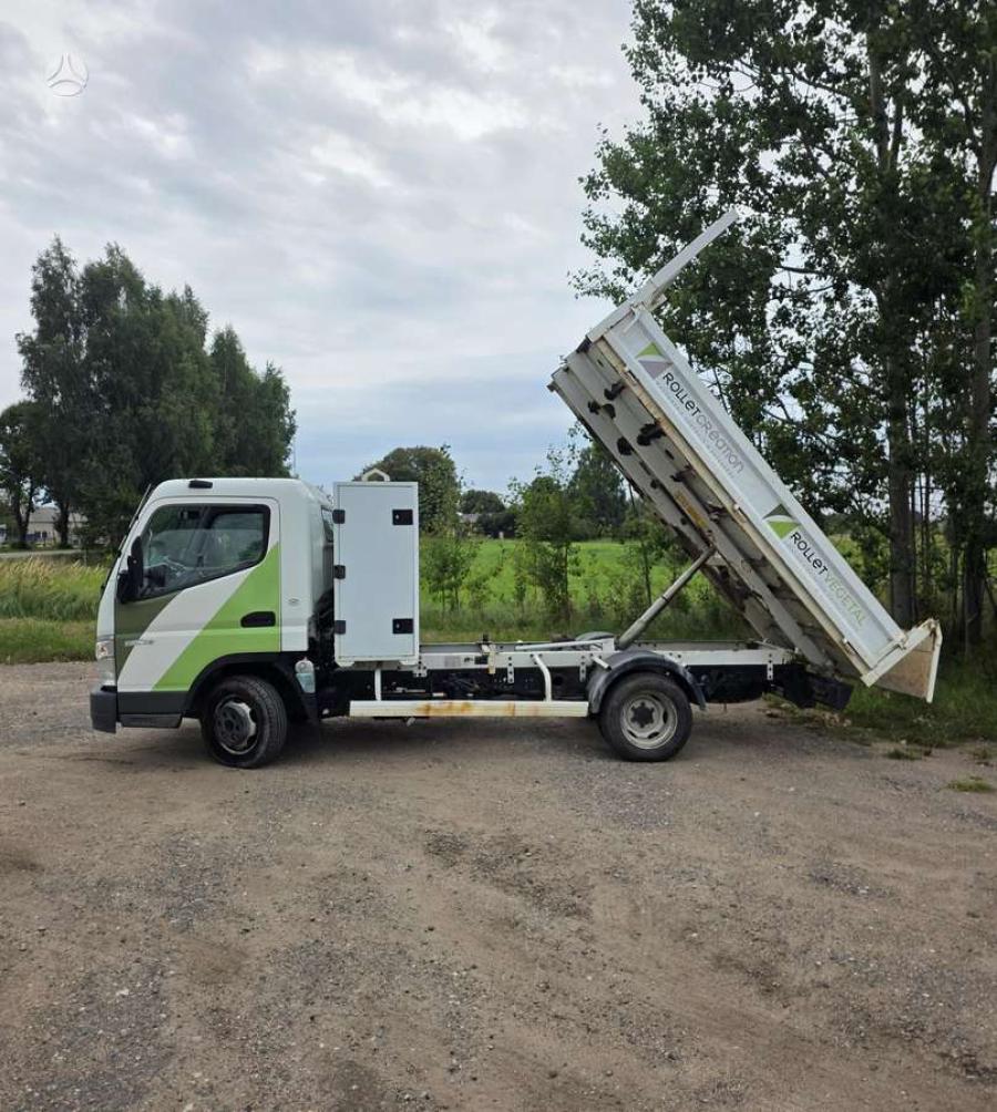 White Mitsubishi Canter 2009 in Taurage, with an engine capacity of 3.00 L and mileage of 224 thousand km for 9300 €, photo 1 on AUTOMOTO.COM.LV