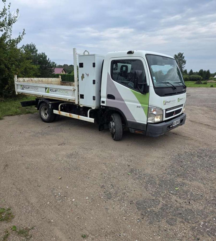 White Mitsubishi Canter 2009 in Taurage, with an engine capacity of 3.00 L and mileage of 224 thousand km for 9300 €, photo 5 on AUTOMOTO.COM.LV