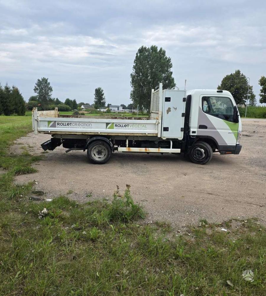 White Mitsubishi Canter 2009 in Taurage, with an engine capacity of 3.00 L and mileage of 224 thousand km for 9300 €, photo 6 on AUTOMOTO.COM.LV