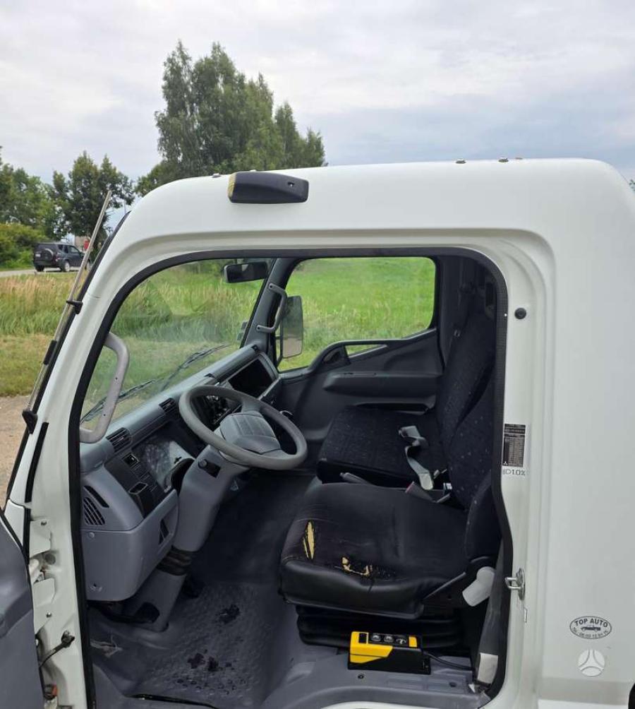 White Mitsubishi Canter 2009 in Taurage, with an engine capacity of 3.00 L and mileage of 224 thousand km for 9300 €, photo 10 on AUTOMOTO.COM.LV