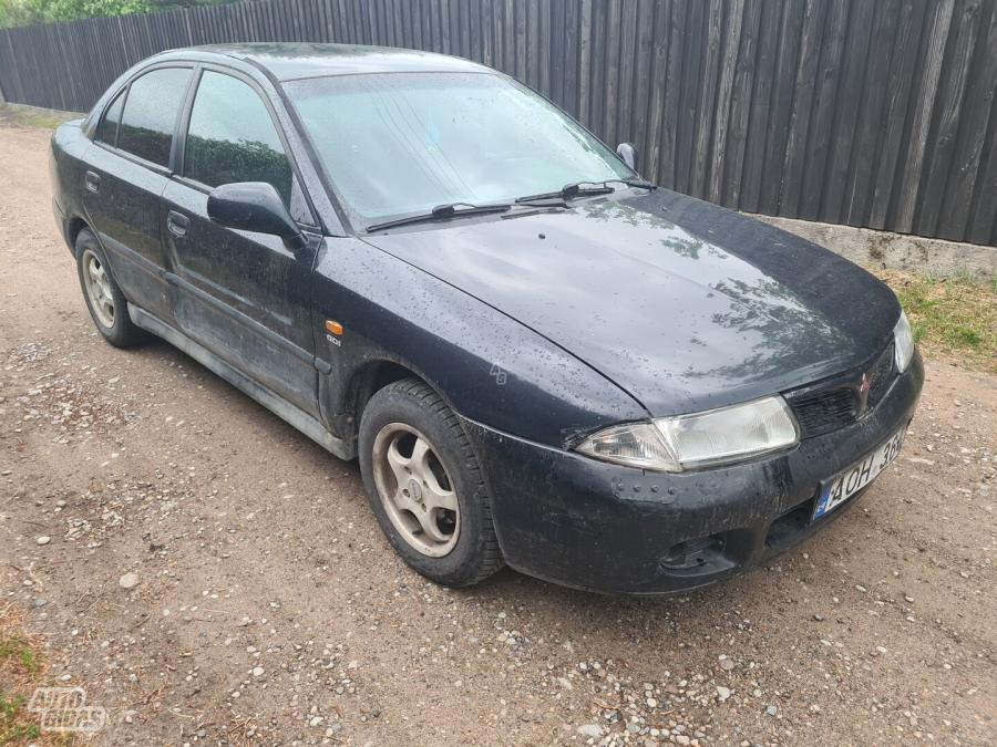 Melns Mitsubishi Carisma 1999 Klaipėda, ar dzinēja tilpumu 1.80 L un nobraukumu 353 tūkst. km par 650 €, foto 1 vietnē AUTOMOTO.COM.LV