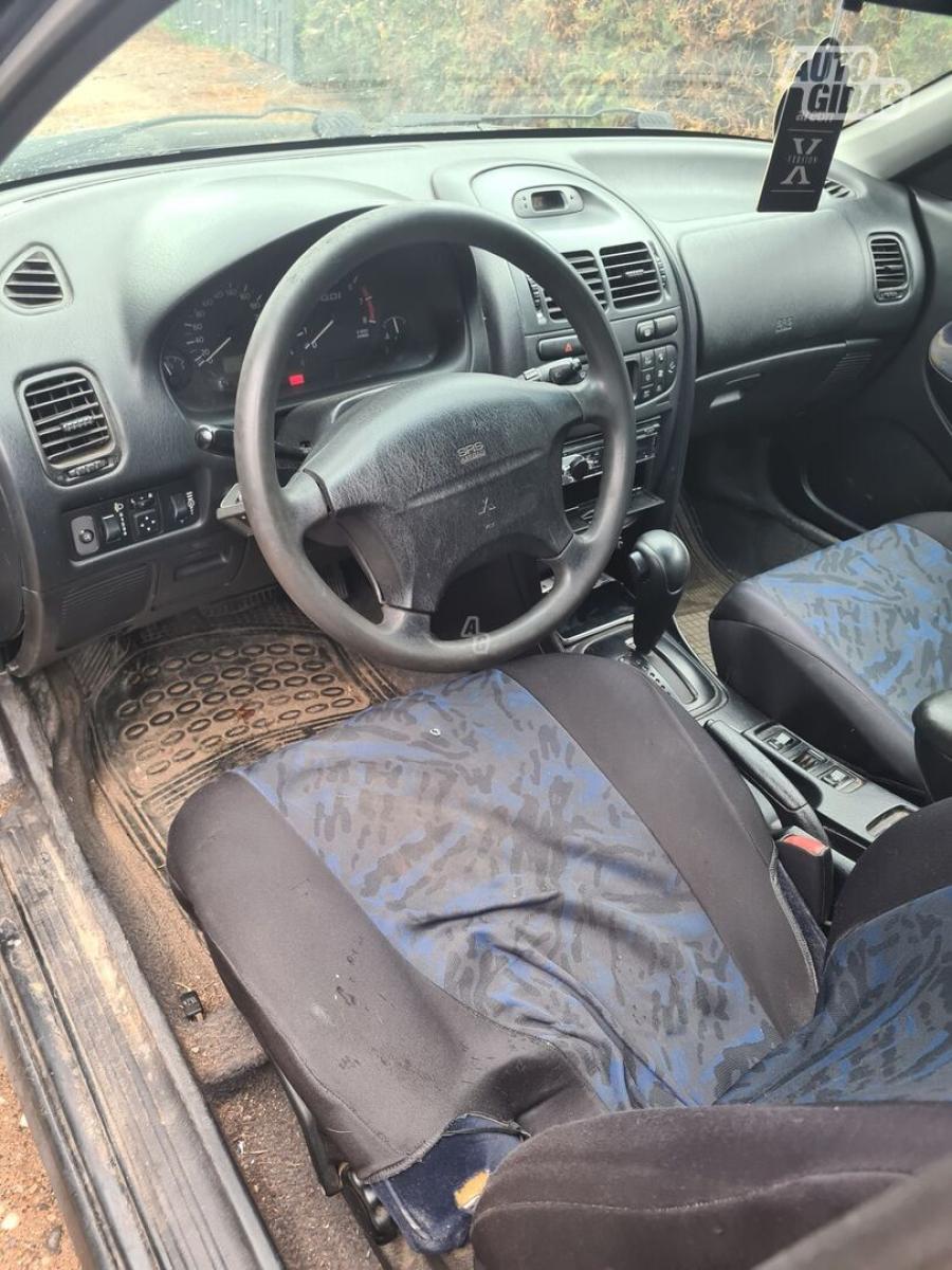 Melns Mitsubishi Carisma 1999 Klaipėda, ar dzinēja tilpumu 1.80 L un nobraukumu 353 tūkst. km par 650 €, foto 6 vietnē AUTOMOTO.COM.LV