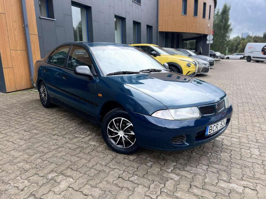 Green Mitsubishi Carisma 1998 in Vilnius, with an engine capacity of 1.60 L and mileage of 123 thousand km for 1290 €, photo 1 on AUTOMOTO.COM.LV