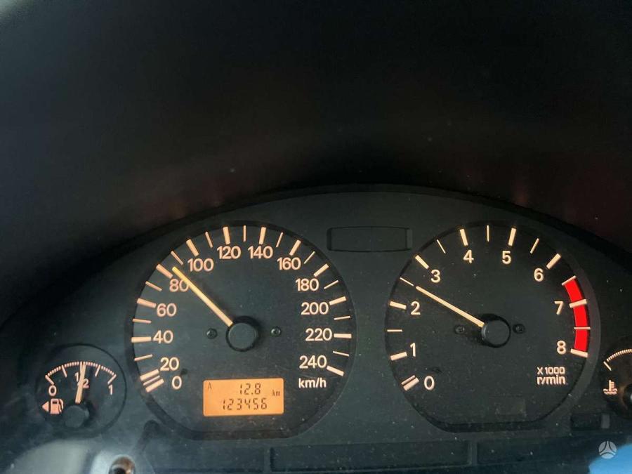Green Mitsubishi Carisma 1998 in Vilnius, with an engine capacity of 1.60 L and mileage of 123 thousand km for 1290 €, photo 15 on AUTOMOTO.COM.LV