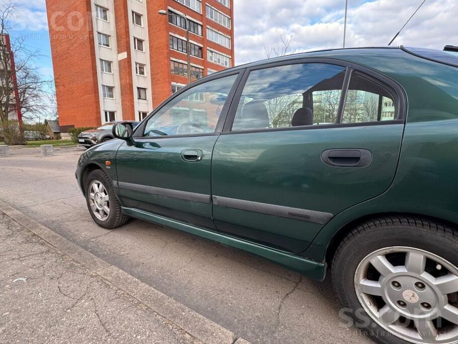 Green Mitsubishi Carisma 1999 in Riga, with an engine capacity of 1.80 L and mileage of 260 thousand km for 1450 €, photo 3 on AUTOMOTO.COM.LV