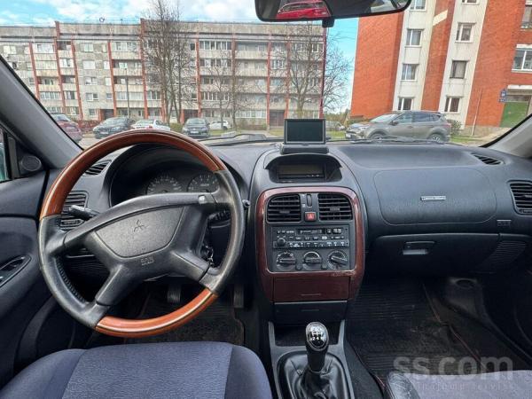 Зеленый Мицубиси Харизма 1999 в Рига, объемом двигателя 1.80 л и пробегом 260 тыс. км за 1450 €, фото 7 на AUTOMOTO.COM.LV