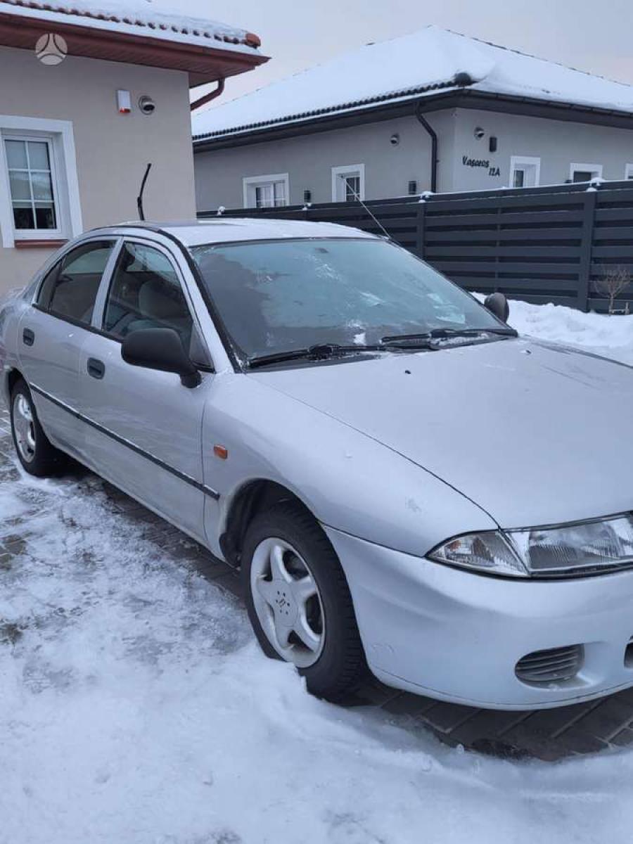 Grey Mitsubishi Carisma 1996 in Klaipeda, with an engine capacity of 1.60 L and mileage of 189 thousand km for 900 €, photo 2 on AUTOMOTO.COM.LV