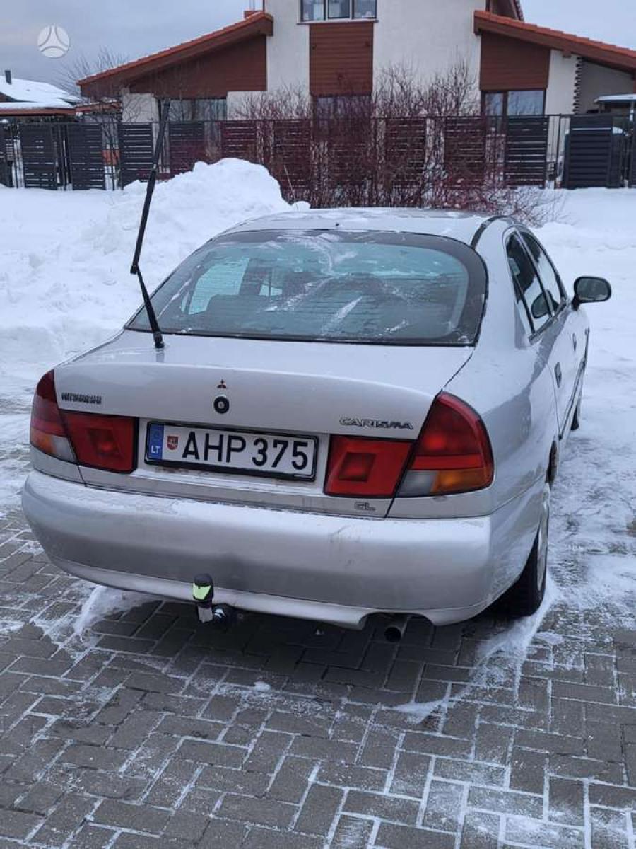 Grey Mitsubishi Carisma 1996 in Klaipeda, with an engine capacity of 1.60 L and mileage of 189 thousand km for 900 €, photo 3 on AUTOMOTO.COM.LV