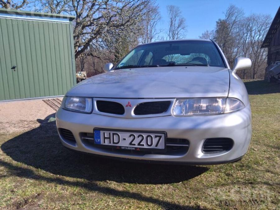 Grey Mitsubishi Carisma 1998 in Aluksne, with an engine capacity of 1.80 L and mileage of 209 thousand km for 700 €, photo 1 on AUTOMOTO.COM.LV