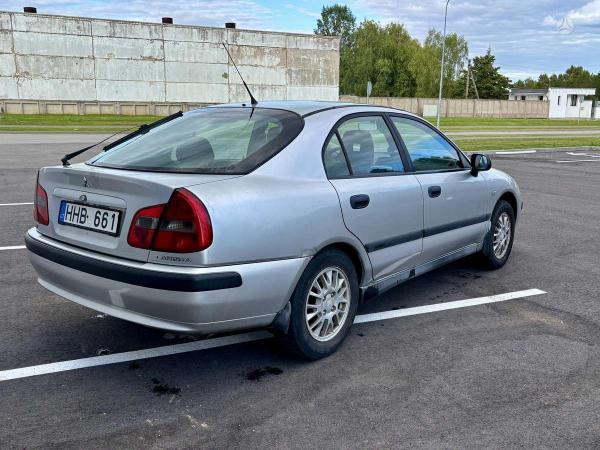 Grey Mitsubishi Carisma 2002 in Mazeikiai, with an engine capacity of 1.83 L and mileage of 180 thousand km for 550 €, photo 5 on AUTOMOTO.COM.LV